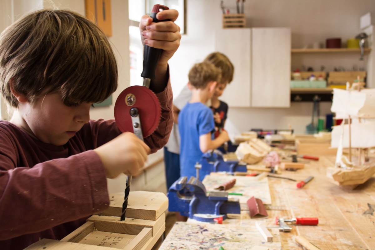 Bohren mit der Handbohrmaschine – Der Kinderwerkblog